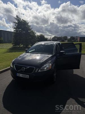 Black Volvo XC60 2011 in Liepaja, with an engine capacity of 2.40 L and mileage of 292 thousand km for 8150 €, photo 8 on AUTOMOTO.COM.LV