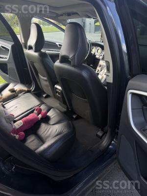Black Volvo XC60 2011 in Liepaja, with an engine capacity of 2.40 L and mileage of 292 thousand km for 8150 €, photo 16 on AUTOMOTO.COM.LV