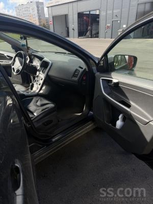 Black Volvo XC60 2011 in Liepaja, with an engine capacity of 2.40 L and mileage of 292 thousand km for 8150 €, photo 17 on AUTOMOTO.COM.LV