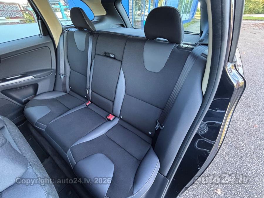 Melns Volvo XC60 2011 Paide, ar dzinēja tilpumu 2.40 L un nobraukumu 252 tūkst. km par 8990 €, foto 16 vietnē AUTOMOTO.COM.LV
