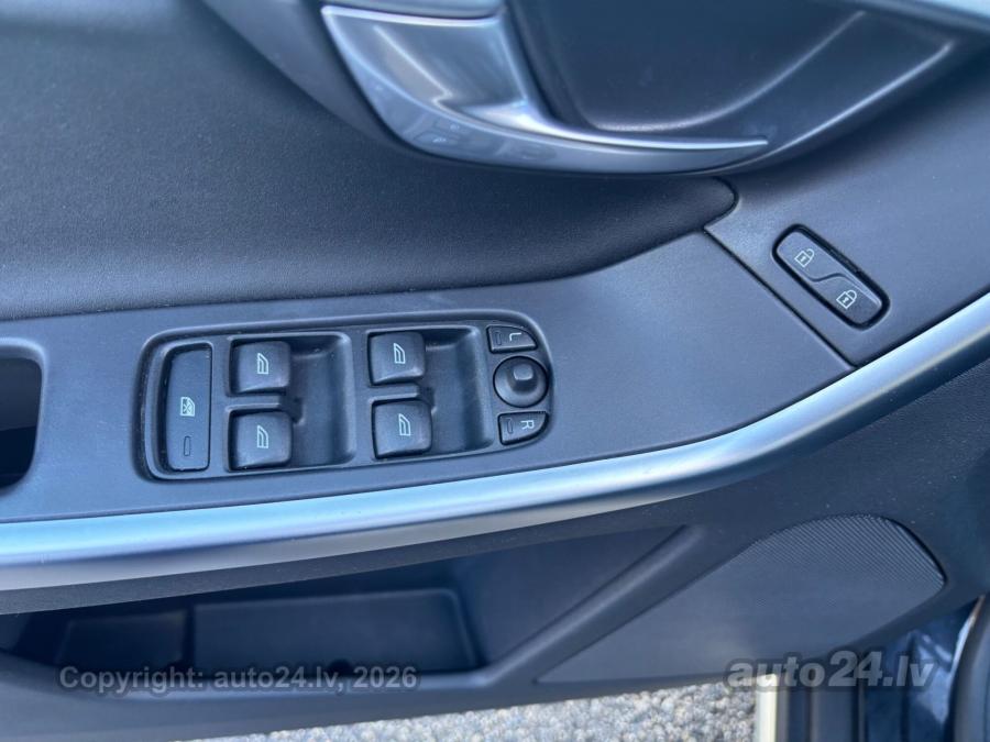 Melns Volvo XC60 2011 Paide, ar dzinēja tilpumu 2.40 L un nobraukumu 252 tūkst. km par 8990 €, foto 20 vietnē AUTOMOTO.COM.LV