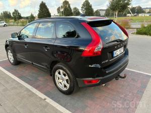 Black Volvo XC60 2011 in Riga, with an engine capacity of 2.40 L and mileage of 375 thousand km for 5800 €, photo 3 on AUTOMOTO.COM.LV