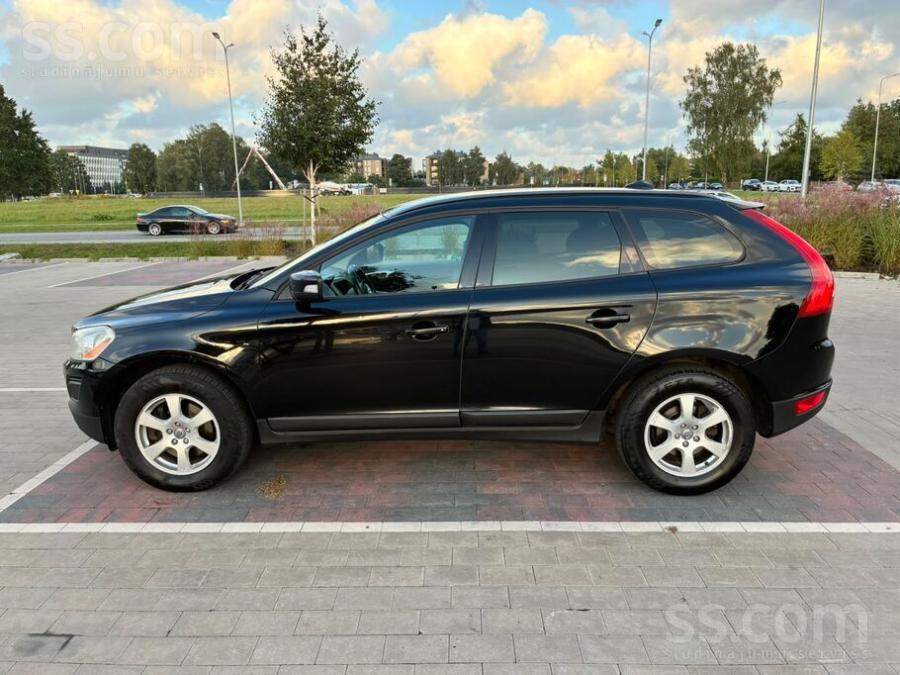 Black Volvo XC60 2011 in Riga, with an engine capacity of 2.40 L and mileage of 375 thousand km for 5800 €, photo 6 on AUTOMOTO.COM.LV