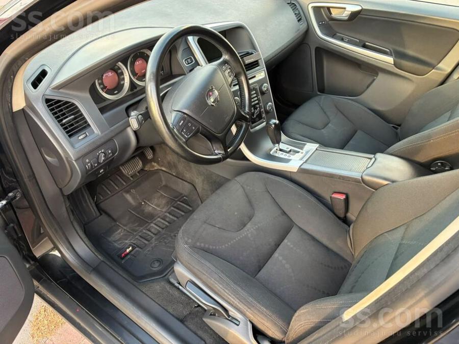Black Volvo XC60 2011 in Riga, with an engine capacity of 2.40 L and mileage of 375 thousand km for 5800 €, photo 8 on AUTOMOTO.COM.LV
