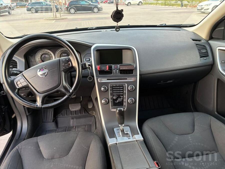 Black Volvo XC60 2011 in Riga, with an engine capacity of 2.40 L and mileage of 375 thousand km for 5800 €, photo 9 on AUTOMOTO.COM.LV