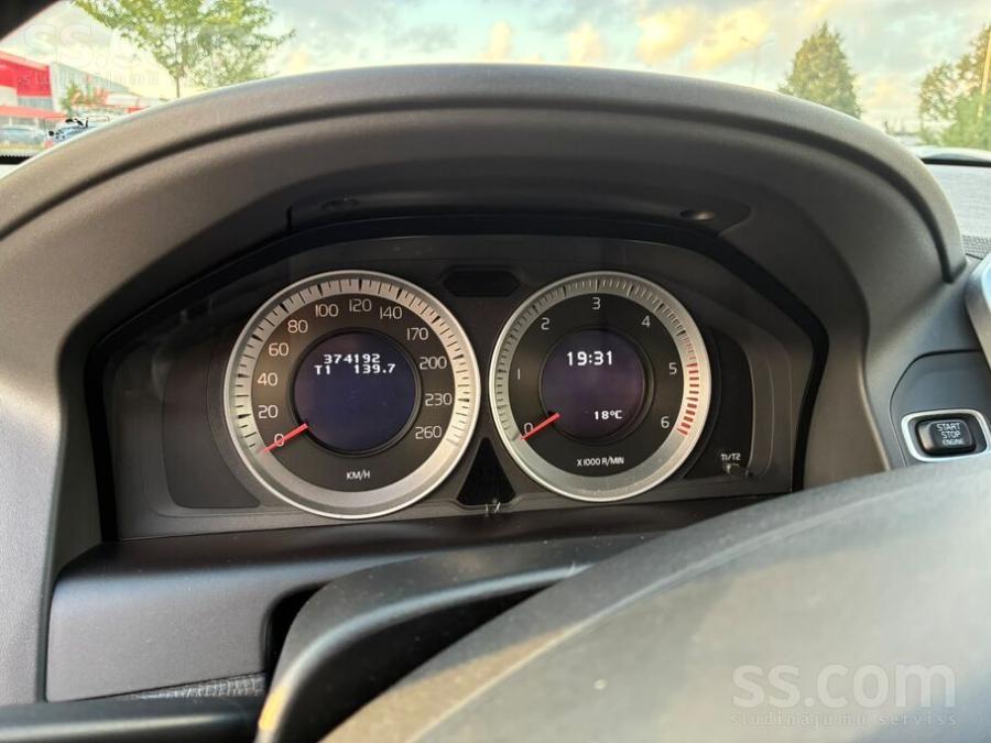 Black Volvo XC60 2011 in Riga, with an engine capacity of 2.40 L and mileage of 375 thousand km for 5800 €, photo 11 on AUTOMOTO.COM.LV