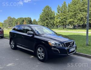 Melns Volvo XC60 2011 Rīga, ar dzinēja tilpumu 2.40 L un nobraukumu 303 tūkst. km par 7000 €, foto 3 vietnē AUTOMOTO.COM.LV