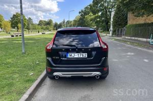 Melns Volvo XC60 2011 Rīga, ar dzinēja tilpumu 2.40 L un nobraukumu 303 tūkst. km par 7000 €, foto 4 vietnē AUTOMOTO.COM.LV
