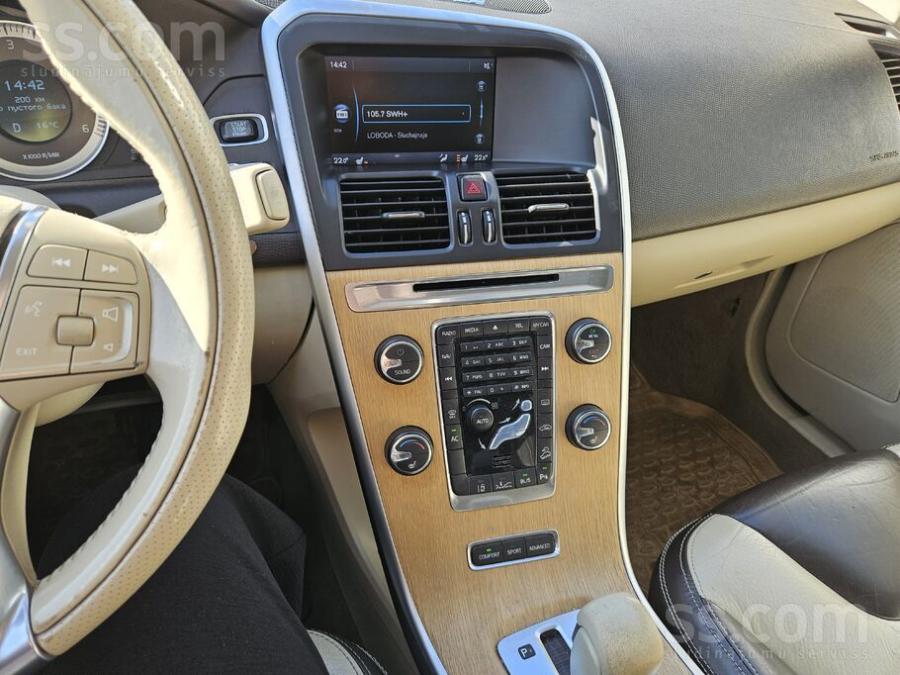 Black Volvo XC60 2011 in Riga, with an engine capacity of 2.40 L and mileage of 315 thousand km for 7000 €, photo 1 on AUTOMOTO.COM.LV