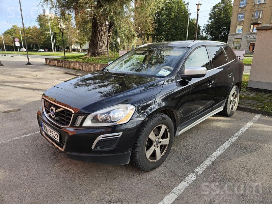 Black Volvo XC60 2011 in Riga, with an engine capacity of 2.40 L and mileage of 315 thousand km for 7000 €, photo 4 on AUTOMOTO.COM.LV