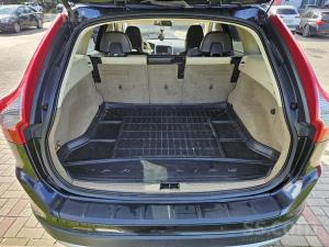 Black Volvo XC60 2011 in Riga, with an engine capacity of 2.40 L and mileage of 315 thousand km for 7000 €, photo 6 on AUTOMOTO.COM.LV