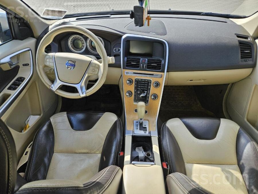 Black Volvo XC60 2011 in Riga, with an engine capacity of 2.40 L and mileage of 315 thousand km for 7000 €, photo 7 on AUTOMOTO.COM.LV