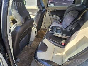 Black Volvo XC60 2011 in Riga, with an engine capacity of 2.40 L and mileage of 315 thousand km for 7000 €, photo 8 on AUTOMOTO.COM.LV