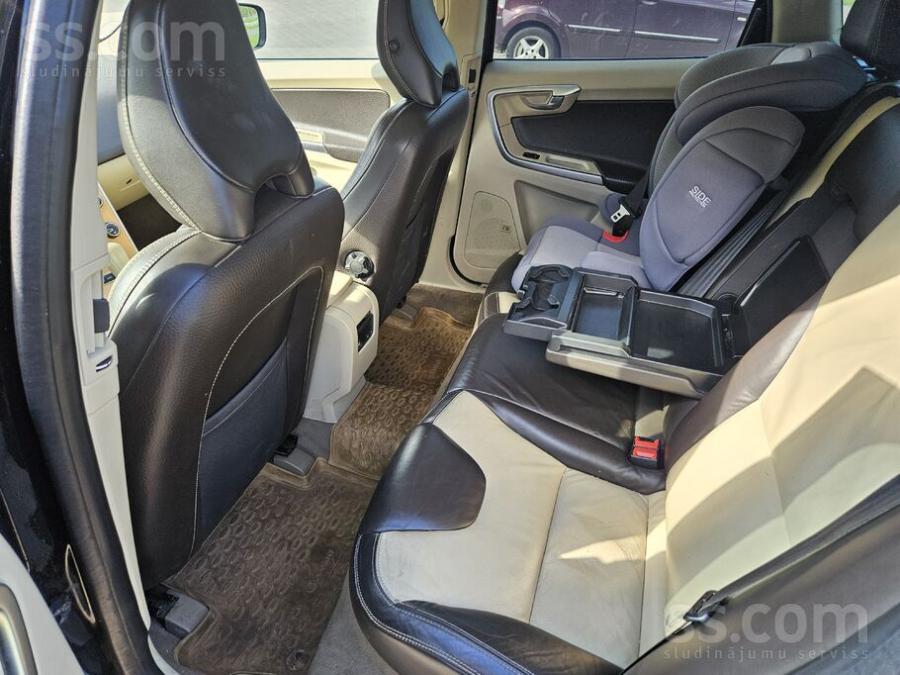 Black Volvo XC60 2011 in Riga, with an engine capacity of 2.40 L and mileage of 315 thousand km for 7000 €, photo 8 on AUTOMOTO.COM.LV
