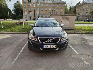 Black Volvo XC60 2011 in Riga, with an engine capacity of 2.40 L and mileage of 315 thousand km for 7000 €, photo 9 on AUTOMOTO.COM.LV