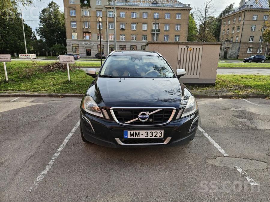 Black Volvo XC60 2011 in Riga, with an engine capacity of 2.40 L and mileage of 315 thousand km for 7000 €, photo 9 on AUTOMOTO.COM.LV