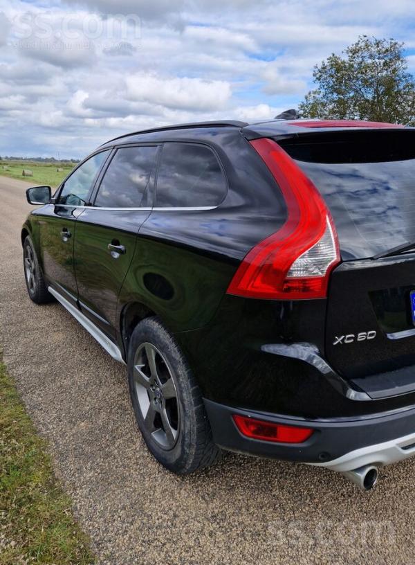 Melns Volvo XC60 2011 Rēzekne, ar dzinēja tilpumu 2.00 L un nobraukumu 0 tūkst. km par 9000 €, foto 3 vietnē AUTOMOTO.COM.LV