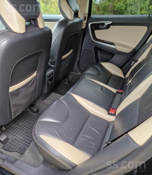 Melns Volvo XC60 2011 Rēzekne, ar dzinēja tilpumu 2.00 L un nobraukumu 0 tūkst. km par 9000 €, foto 4 vietnē AUTOMOTO.COM.LV