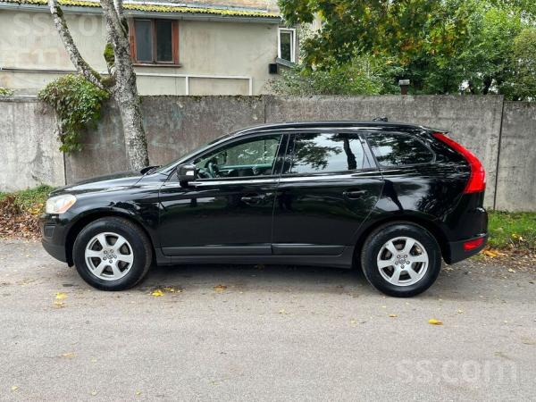 Melns Volvo XC60 2011 Rīga, ar dzinēja tilpumu 2.40 L un nobraukumu 0 tūkst. km par 6799 €, foto 3 vietnē AUTOMOTO.COM.LV