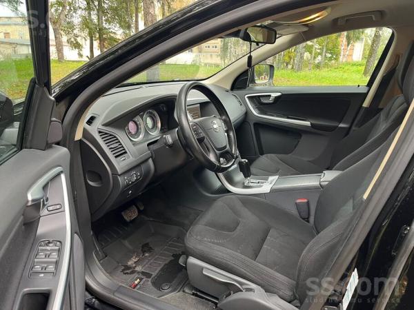 Melns Volvo XC60 2011 Rīga, ar dzinēja tilpumu 2.40 L un nobraukumu 0 tūkst. km par 6799 €, foto 10 vietnē AUTOMOTO.COM.LV