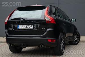 Black Volvo XC60 2011 in Tukums, with an engine capacity of 2.40 L and mileage of 275 thousand km for 9700 €, photo 5 on AUTOMOTO.COM.LV