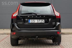 Black Volvo XC60 2011 in Tukums, with an engine capacity of 2.40 L and mileage of 275 thousand km for 9700 €, photo 6 on AUTOMOTO.COM.LV