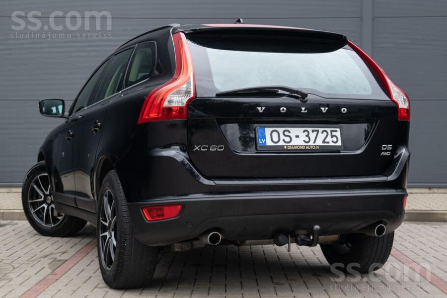 Black Volvo XC60 2011 in Tukums, with an engine capacity of 2.40 L and mileage of 275 thousand km for 9700 €, photo 7 on AUTOMOTO.COM.LV
