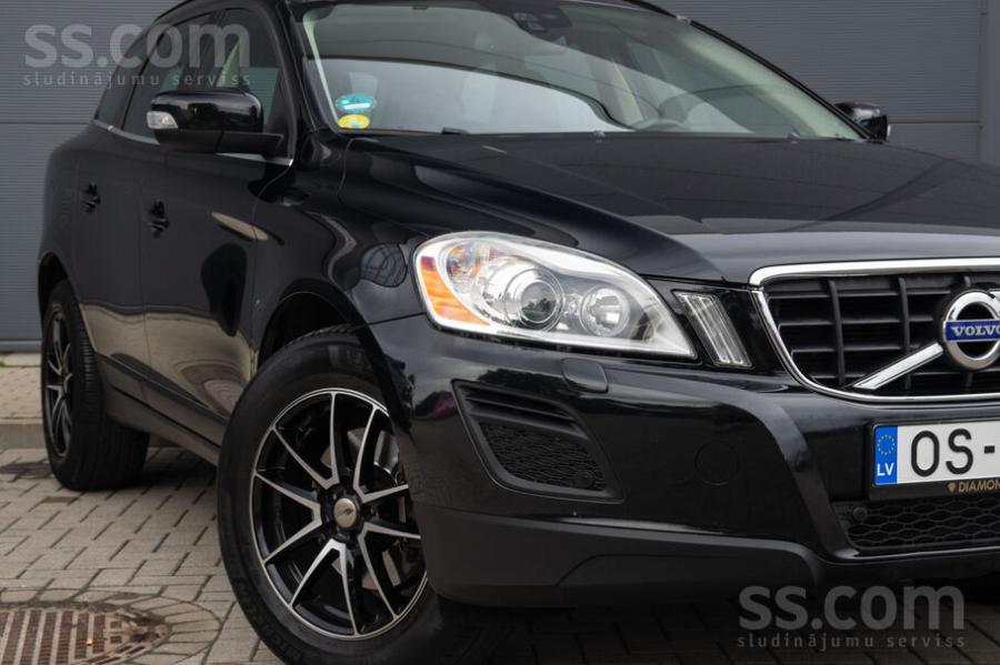 Black Volvo XC60 2011 in Tukums, with an engine capacity of 2.40 L and mileage of 275 thousand km for 9700 €, photo 11 on AUTOMOTO.COM.LV