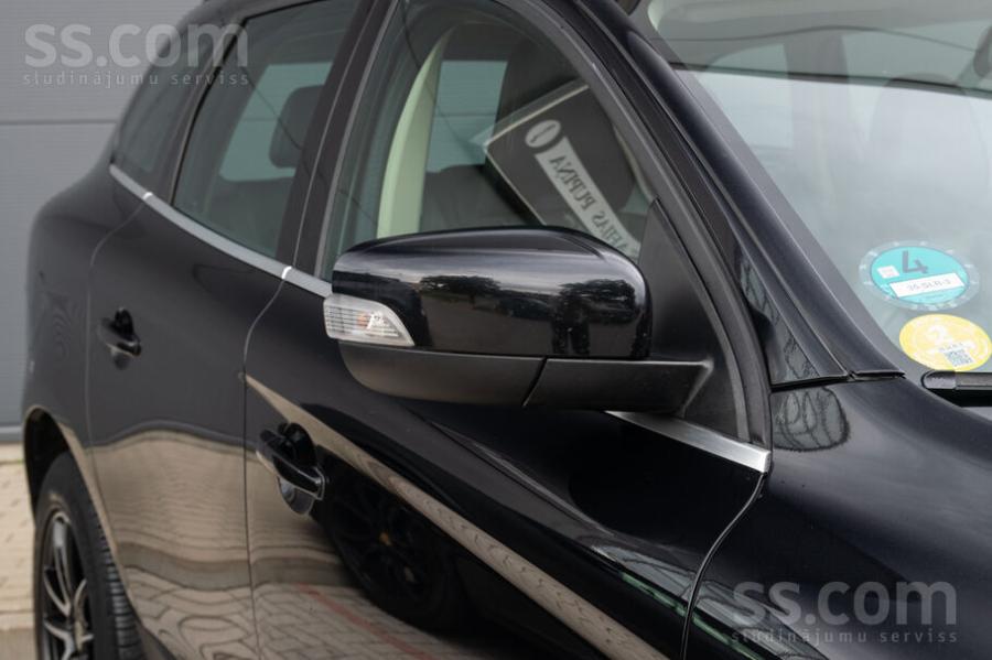 Black Volvo XC60 2011 in Tukums, with an engine capacity of 2.40 L and mileage of 275 thousand km for 9700 €, photo 12 on AUTOMOTO.COM.LV