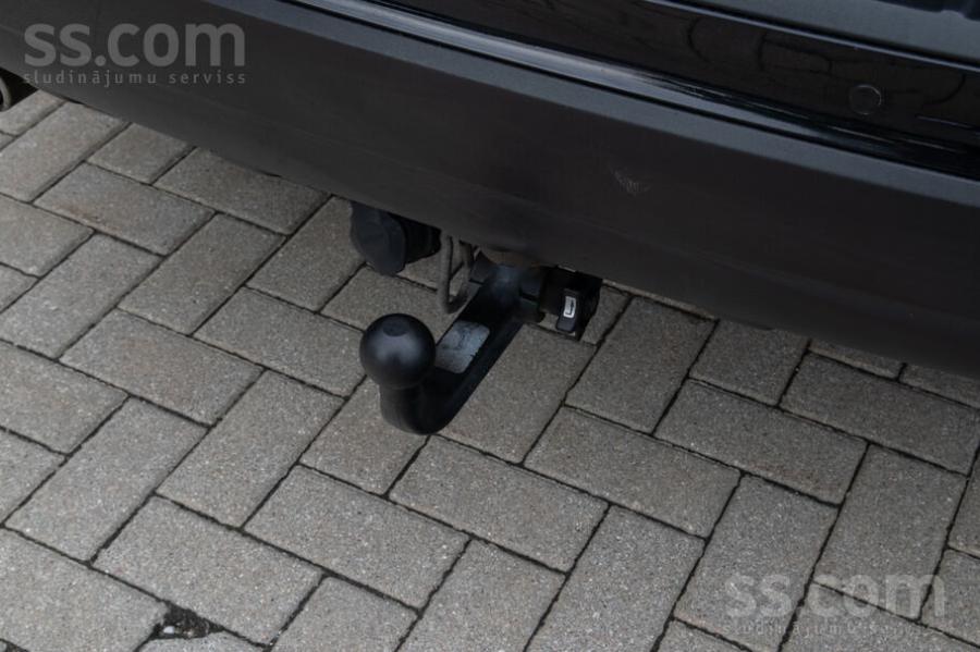 Black Volvo XC60 2011 in Tukums, with an engine capacity of 2.40 L and mileage of 275 thousand km for 9700 €, photo 15 on AUTOMOTO.COM.LV