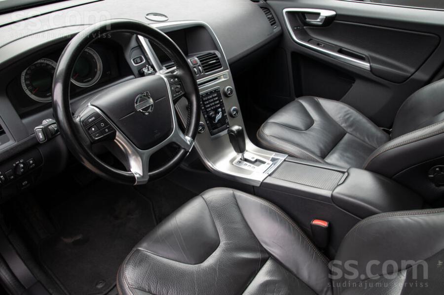 Black Volvo XC60 2011 in Tukums, with an engine capacity of 2.40 L and mileage of 275 thousand km for 9700 €, photo 18 on AUTOMOTO.COM.LV
