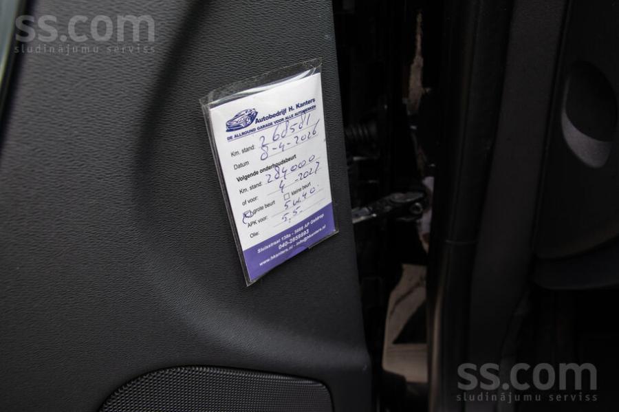 Black Volvo XC60 2011 in Tukums, with an engine capacity of 2.40 L and mileage of 275 thousand km for 9700 €, photo 22 on AUTOMOTO.COM.LV