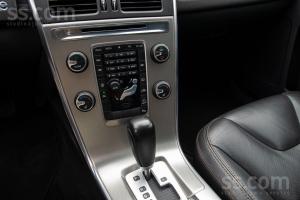 Black Volvo XC60 2011 in Tukums, with an engine capacity of 2.40 L and mileage of 275 thousand km for 9700 €, photo 23 on AUTOMOTO.COM.LV