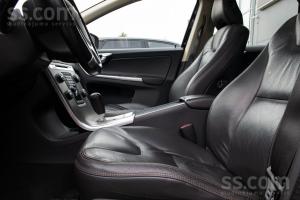 Black Volvo XC60 2011 in Tukums, with an engine capacity of 2.40 L and mileage of 275 thousand km for 9700 €, photo 32 on AUTOMOTO.COM.LV