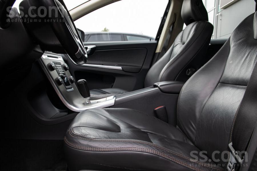 Black Volvo XC60 2011 in Tukums, with an engine capacity of 2.40 L and mileage of 275 thousand km for 9700 €, photo 32 on AUTOMOTO.COM.LV