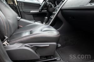 Black Volvo XC60 2011 in Tukums, with an engine capacity of 2.40 L and mileage of 275 thousand km for 9700 €, photo 33 on AUTOMOTO.COM.LV