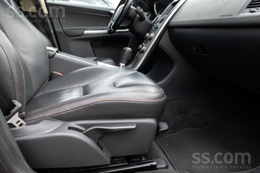 Black Volvo XC60 2011 in Tukums, with an engine capacity of 2.40 L and mileage of 275 thousand km for 9700 €, photo 33 on AUTOMOTO.COM.LV