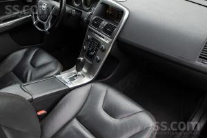 Black Volvo XC60 2011 in Tukums, with an engine capacity of 2.40 L and mileage of 275 thousand km for 9700 €, photo 34 on AUTOMOTO.COM.LV