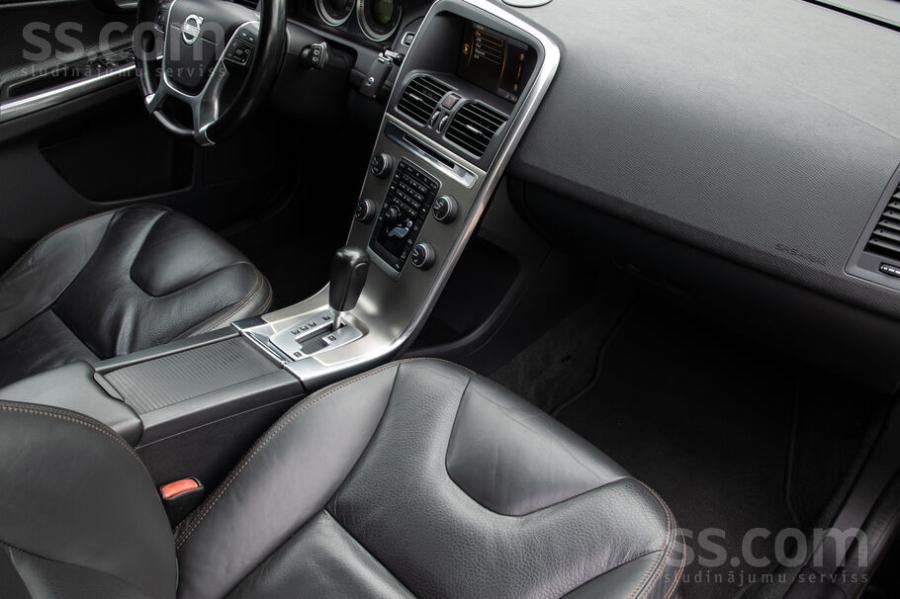 Black Volvo XC60 2011 in Tukums, with an engine capacity of 2.40 L and mileage of 275 thousand km for 9700 €, photo 34 on AUTOMOTO.COM.LV