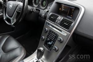 Black Volvo XC60 2011 in Tukums, with an engine capacity of 2.40 L and mileage of 275 thousand km for 9700 €, photo 35 on AUTOMOTO.COM.LV
