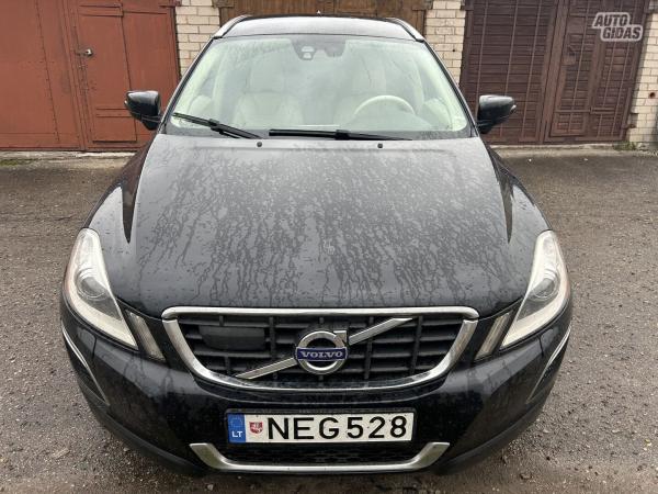 Black Volvo XC60 2011 in Panevezys, with an engine capacity of 2.40 L and mileage of 335 thousand km for 5899 €, photo 1 on AUTOMOTO.COM.LV