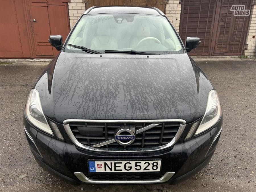 Melns Volvo XC60 2011 Panevēža, ar dzinēja tilpumu 2.40 L un nobraukumu 335 tūkst. km par 5899 €, foto 1 vietnē AUTOMOTO.COM.LV