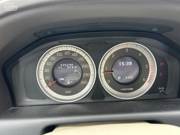 Black Volvo XC60 2011 in Panevezys, with an engine capacity of 2.40 L and mileage of 335 thousand km for 5899 €, photo 6 on AUTOMOTO.COM.LV