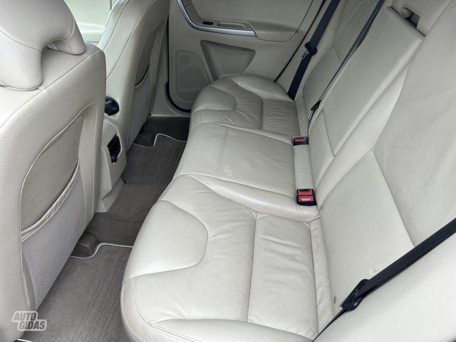 Melns Volvo XC60 2011 Panevēža, ar dzinēja tilpumu 2.40 L un nobraukumu 335 tūkst. km par 5899 €, foto 8 vietnē AUTOMOTO.COM.LV