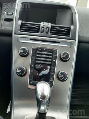 Melns Volvo XC60 2012 Cēsis, ar dzinēja tilpumu 2.40 L un nobraukumu 385 tūkst. km par 8500 €, foto 4 vietnē AUTOMOTO.COM.LV