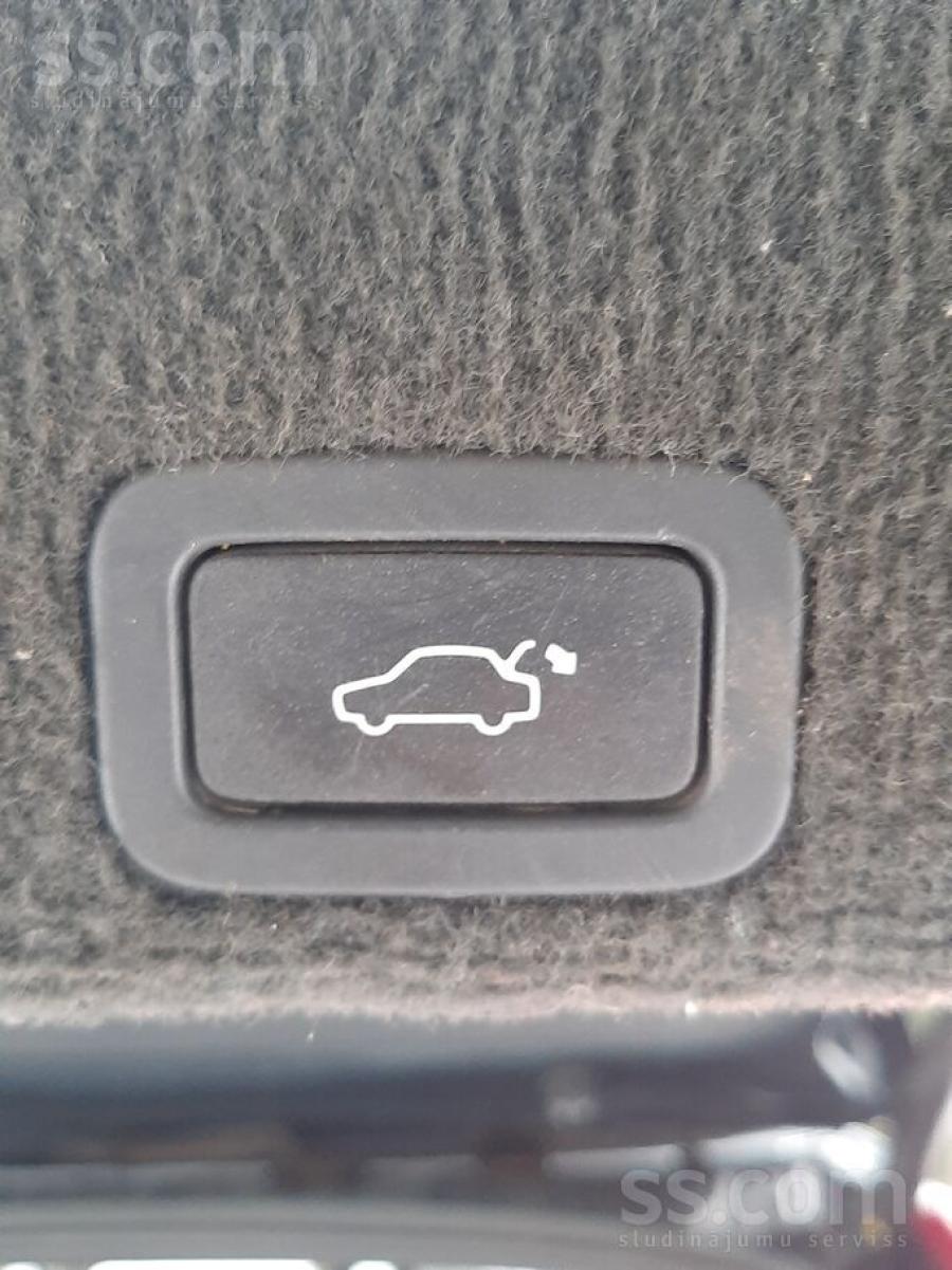 Melns Volvo XC60 2012 Cēsis, ar dzinēja tilpumu 2.40 L un nobraukumu 385 tūkst. km par 8500 €, foto 7 vietnē AUTOMOTO.COM.LV