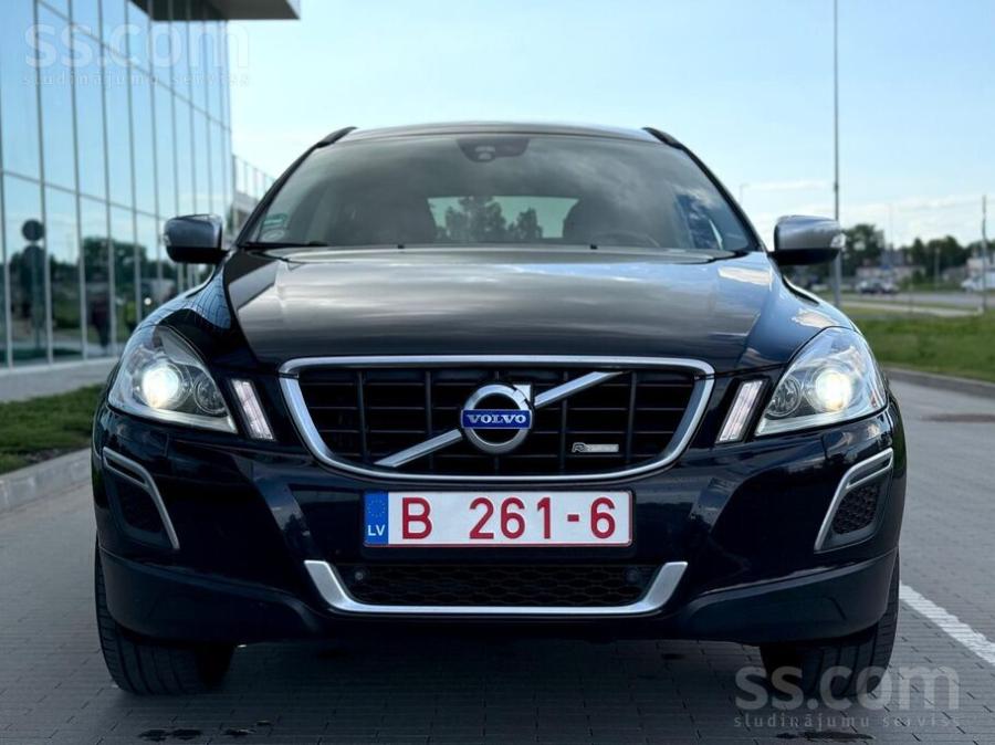 Black Volvo XC60 2012 in Rezekne, with an engine capacity of 2.00 L and mileage of 271 thousand km for 9990 €, photo 3 on AUTOMOTO.COM.LV