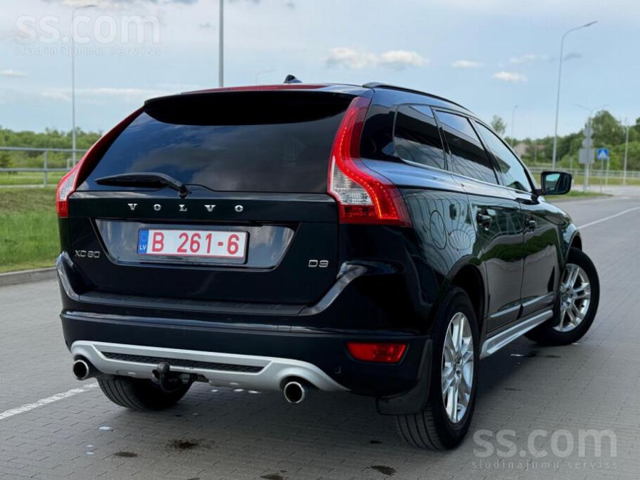 Black Volvo XC60 2012 in Rezekne, with an engine capacity of 2.00 L and mileage of 271 thousand km for 9990 €, photo 5 on AUTOMOTO.COM.LV