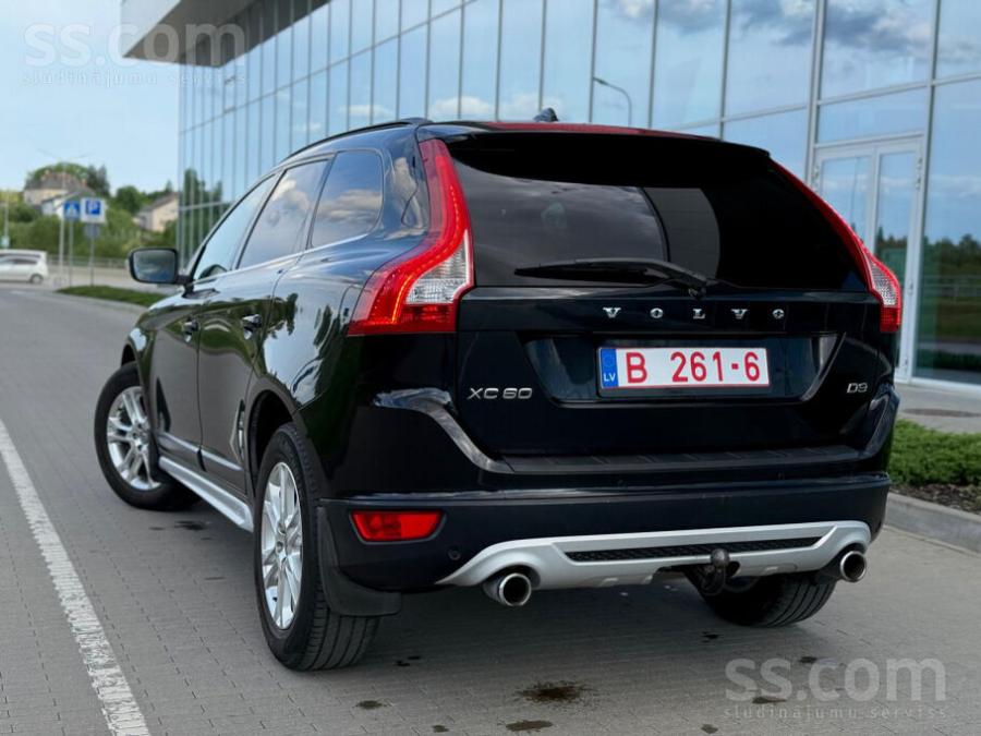 Black Volvo XC60 2012 in Rezekne, with an engine capacity of 2.00 L and mileage of 271 thousand km for 9990 €, photo 6 on AUTOMOTO.COM.LV