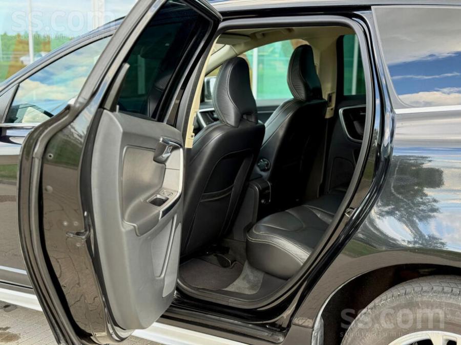 Black Volvo XC60 2012 in Rezekne, with an engine capacity of 2.00 L and mileage of 271 thousand km for 9990 €, photo 13 on AUTOMOTO.COM.LV